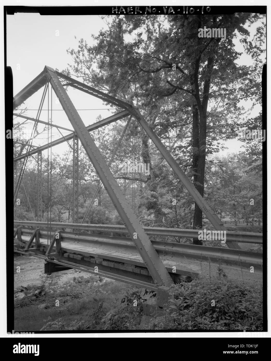 Pratt truss bridge portal bracing Black and White Stock Photos & Images ...
