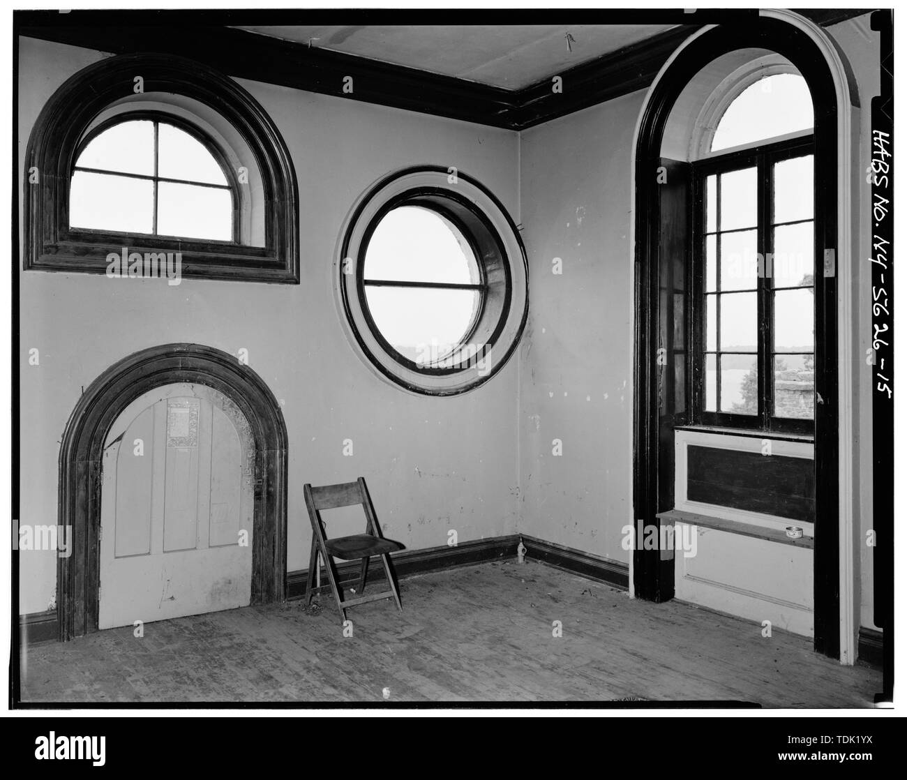 Round arched window Black and White Stock Photos & Images - Alamy