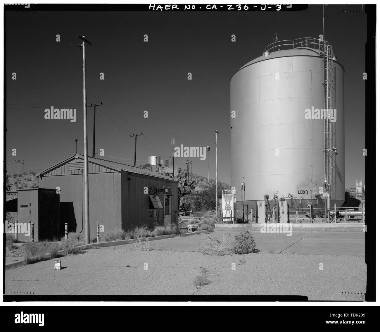 OFFICE AND INSTRUMENT ROOM SOUTH OF THE WEST TANK - Edwards Air Force ...