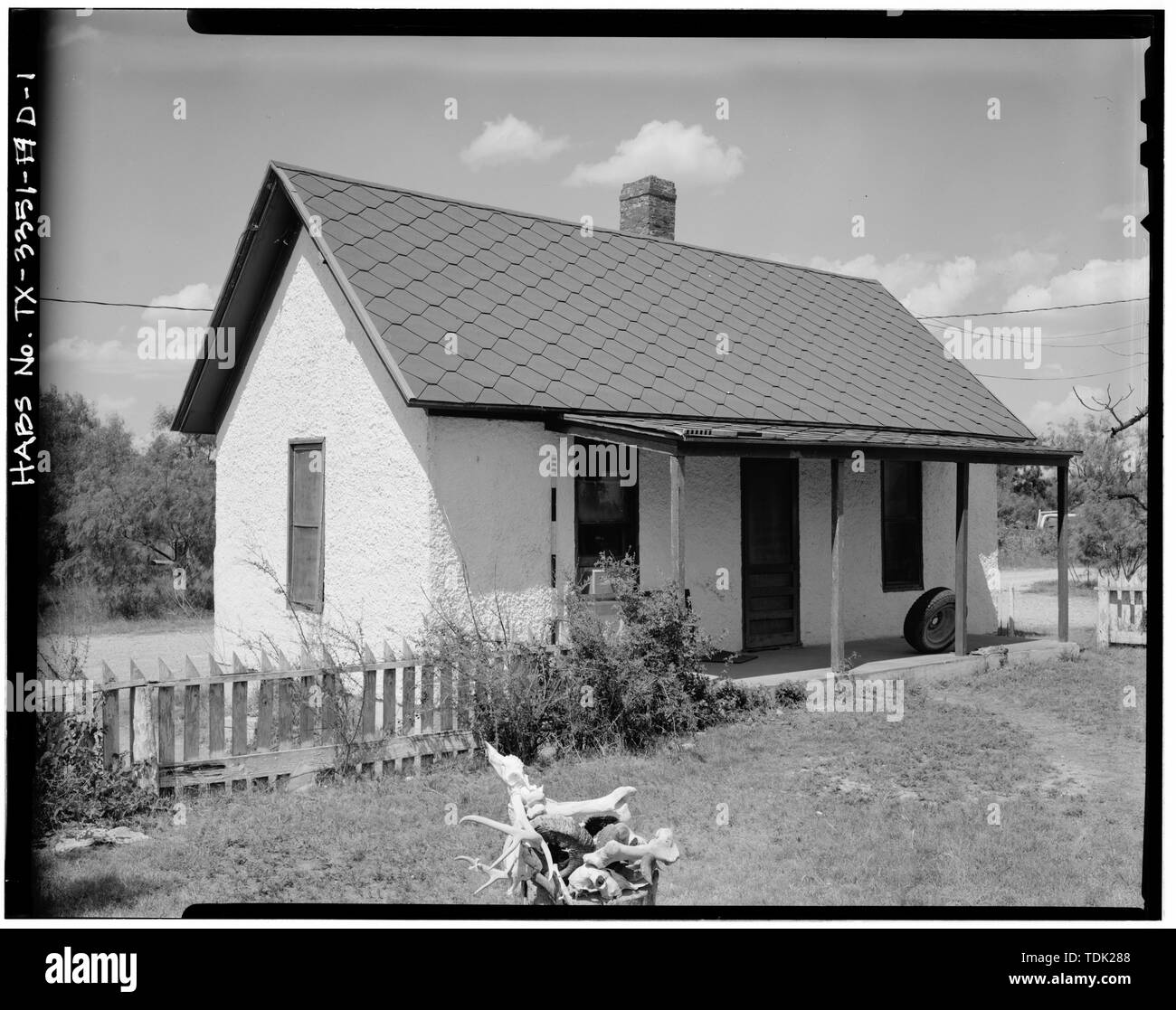 OFFICE, VIEW TO NORTHEAST - Mabel Doss Day Lea House, Office, Voss ...
