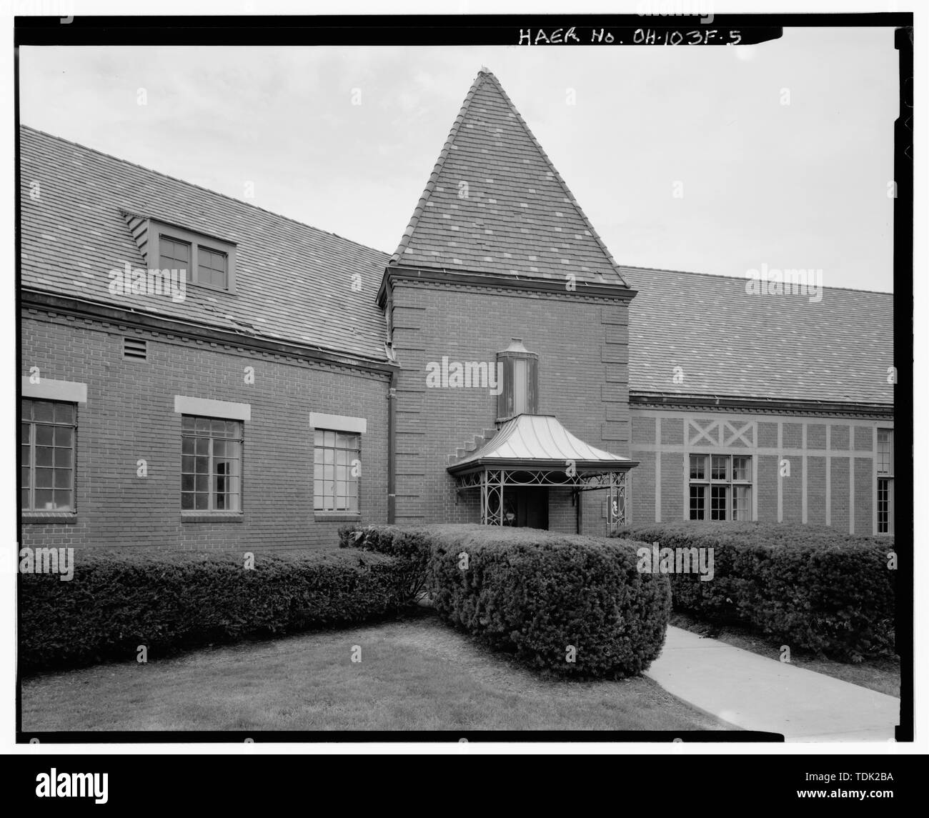 OFFICERS' CLUB, SOUTH FRONT, MAIN ENTRANCE. - Wright-Patterson Air ...