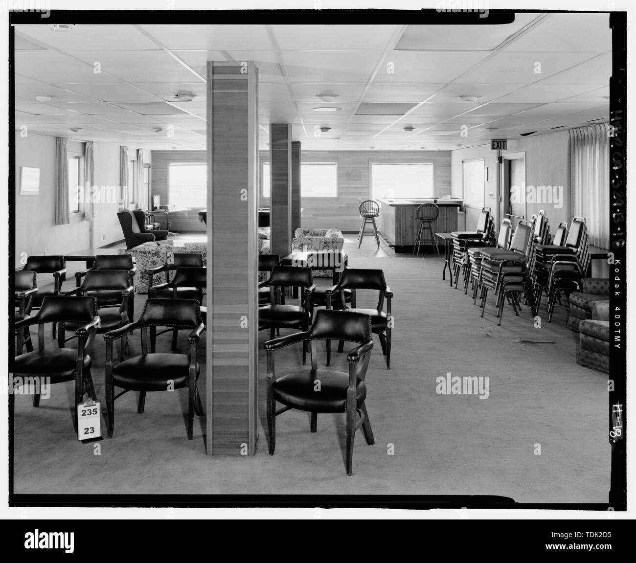 OFFICERS' WARD ROOM, LOOKING SOUTH. - U.S. Coast Guard Air Station San ...