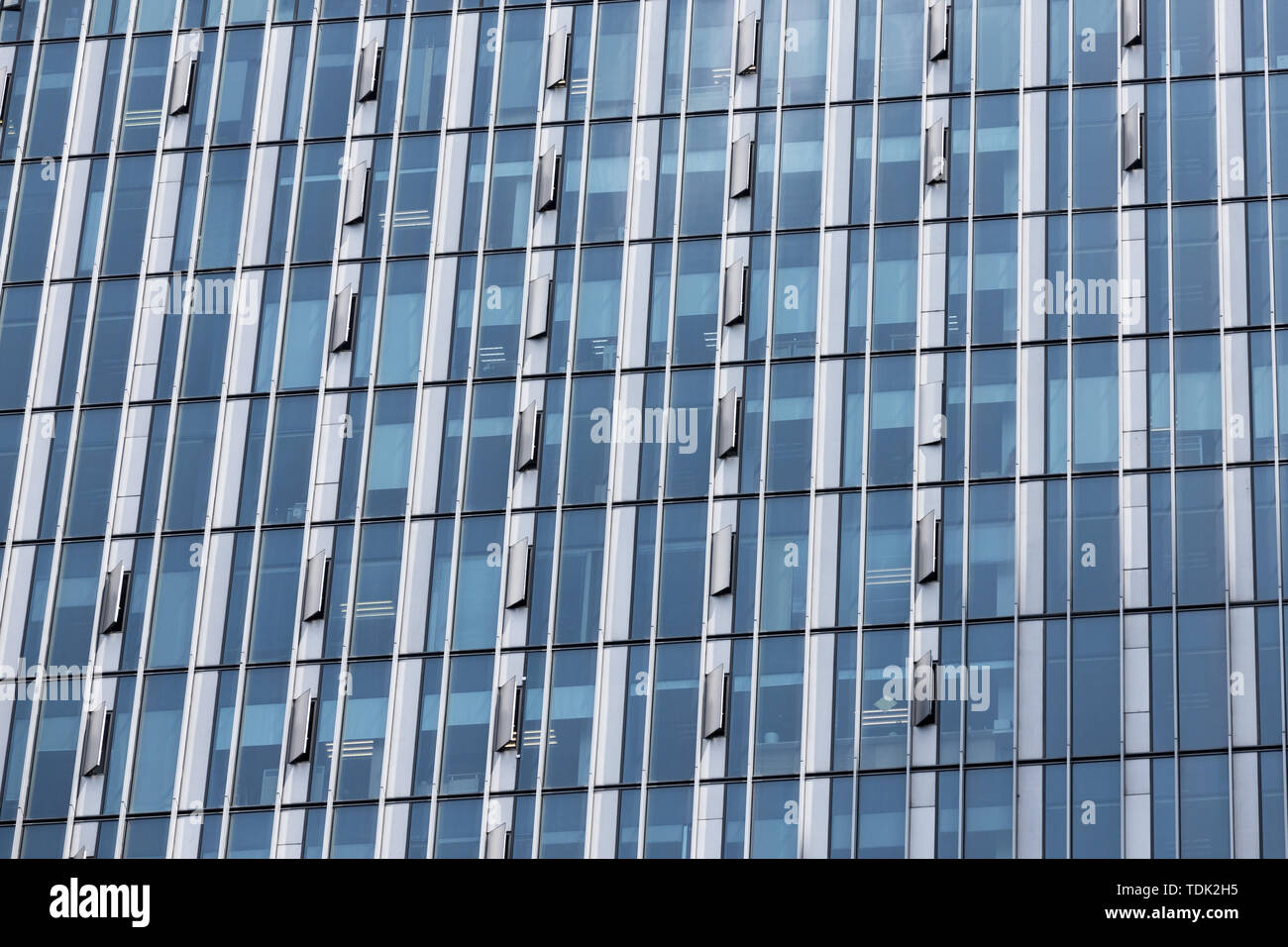Reflective glass curtain wall hi-res stock photography and images - Alamy