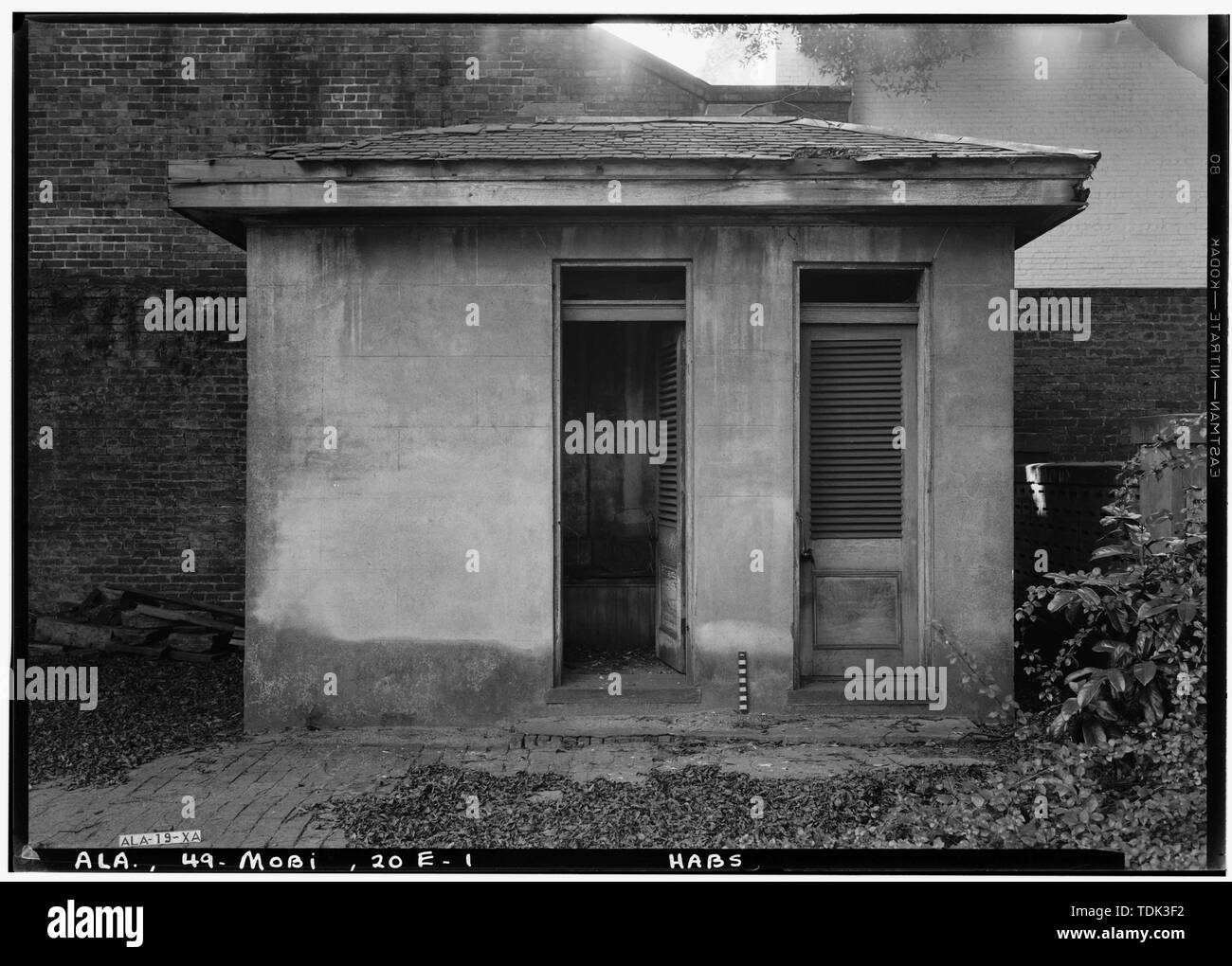 Old privy hi-res stock photography and images - Alamy