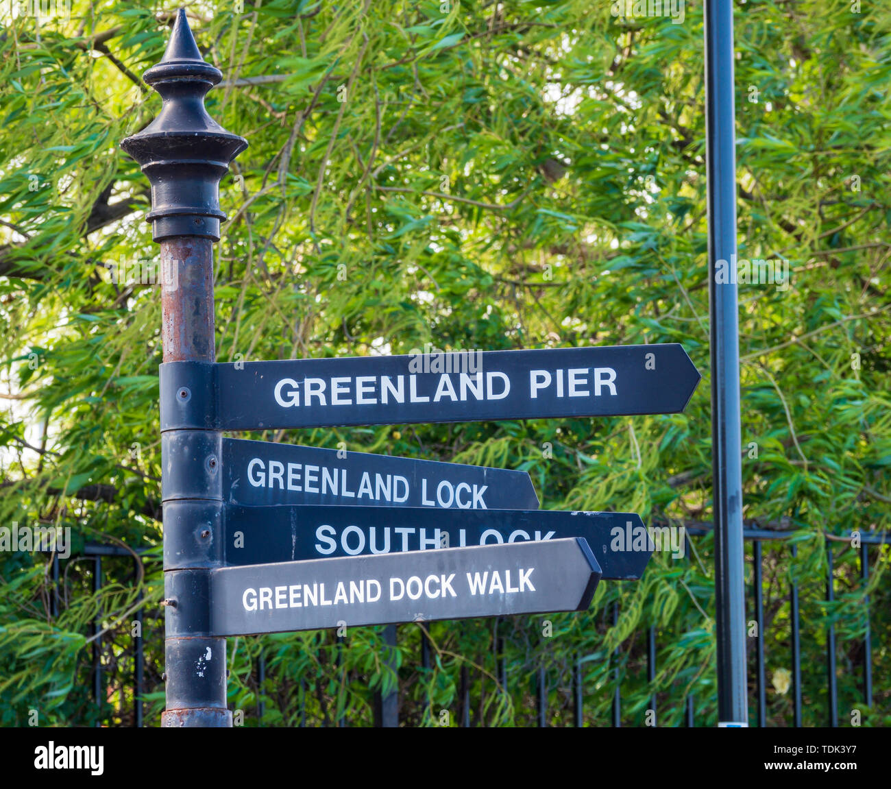 River Thames path sign post Stock Photo - Alamy