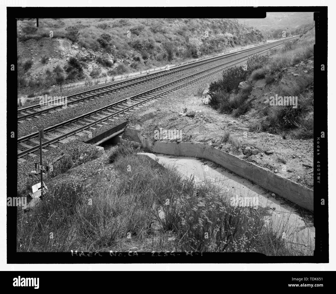OVERALL CONTEXT VIEW, TO THE SOUTHWEST OVER MAIN TRACKS 1 AND 2. (96 ...