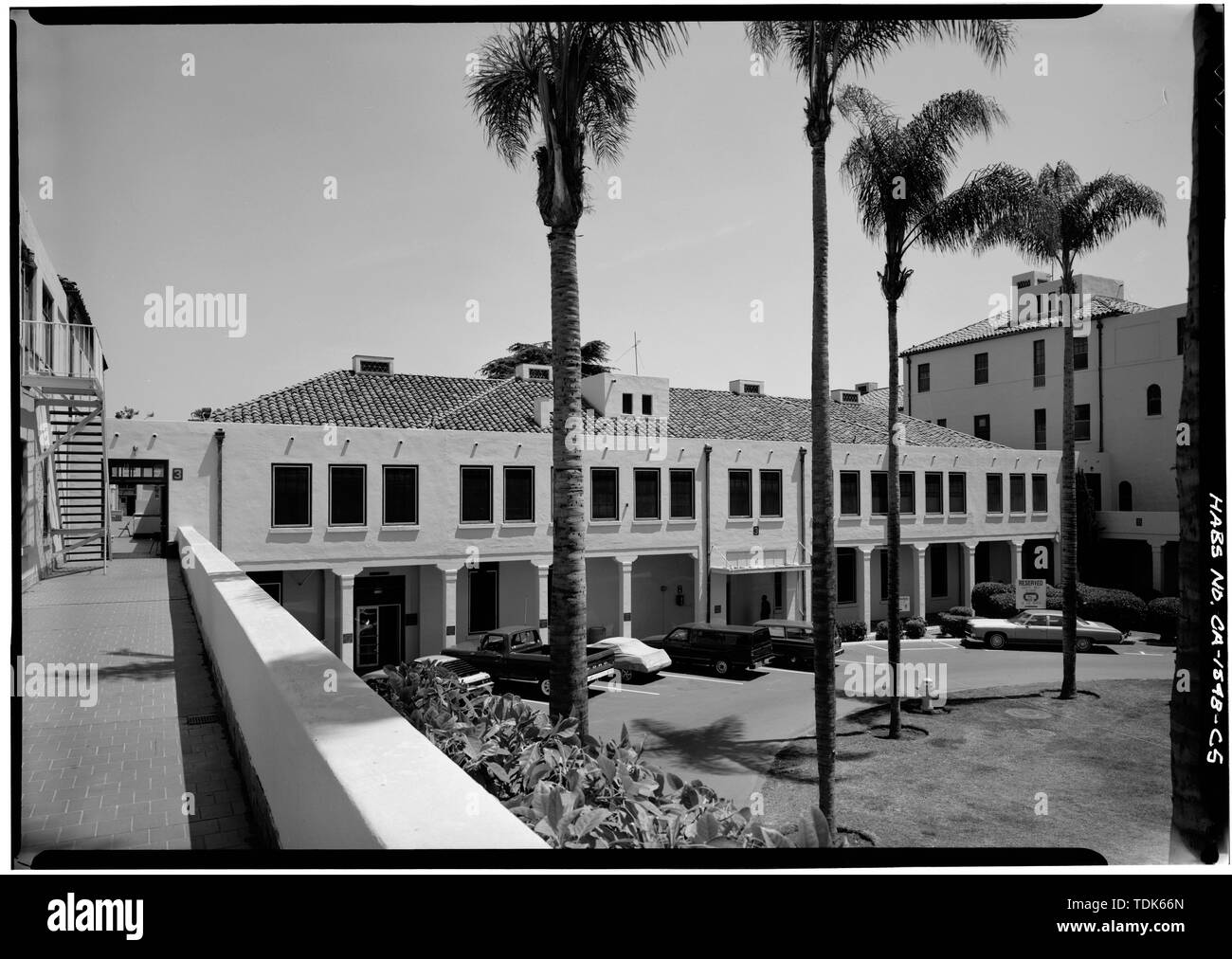 OVERALL FRONT SOUTH SIDE FROM LEFT - U.S. Naval Hospital, Operating ...