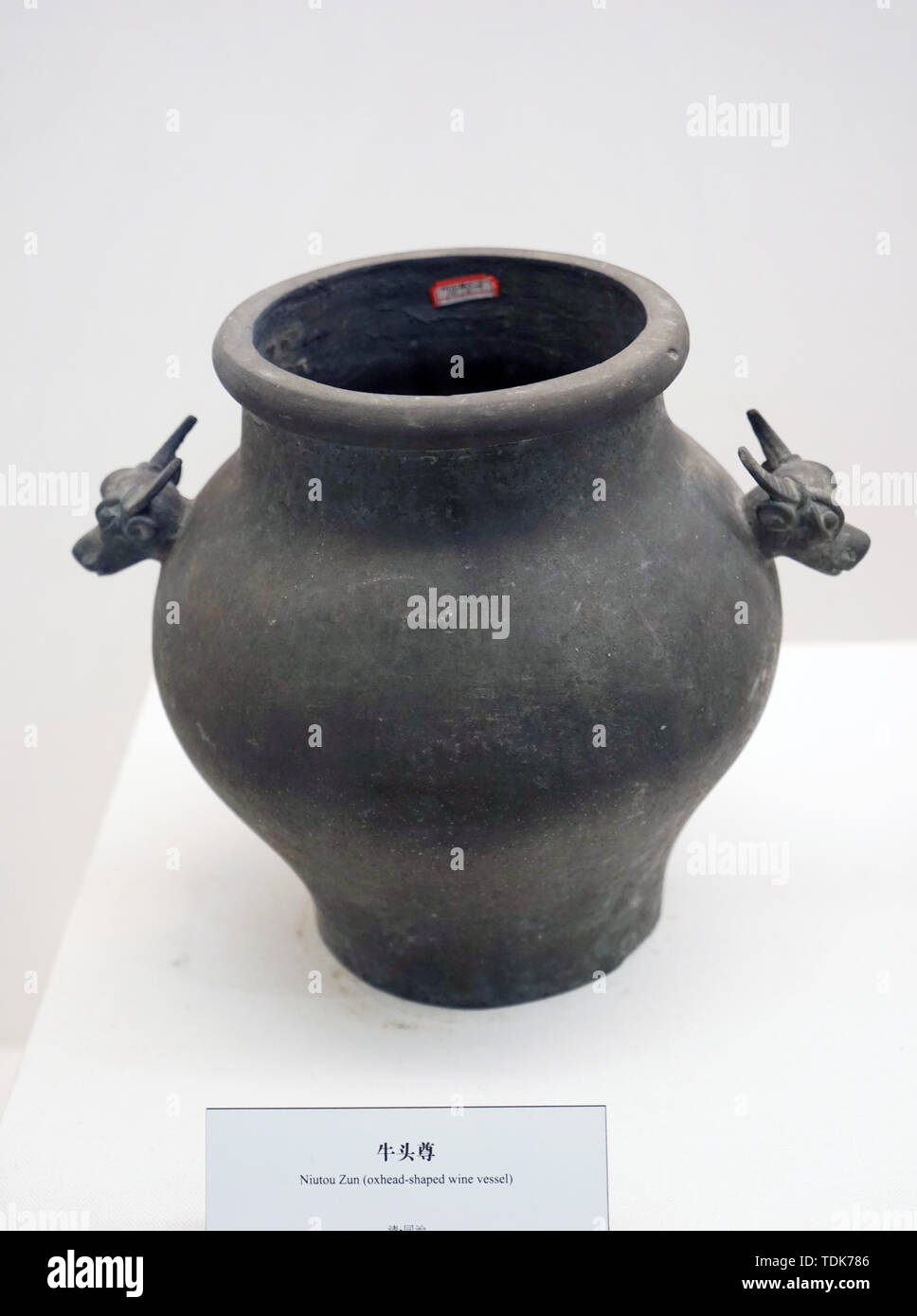 Ancient utensils and pottery containers hi-res stock photography and ...