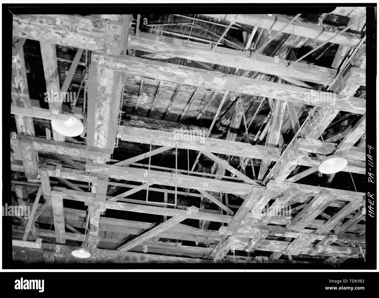 Erecting trusses hi-res stock photography and images - Alamy