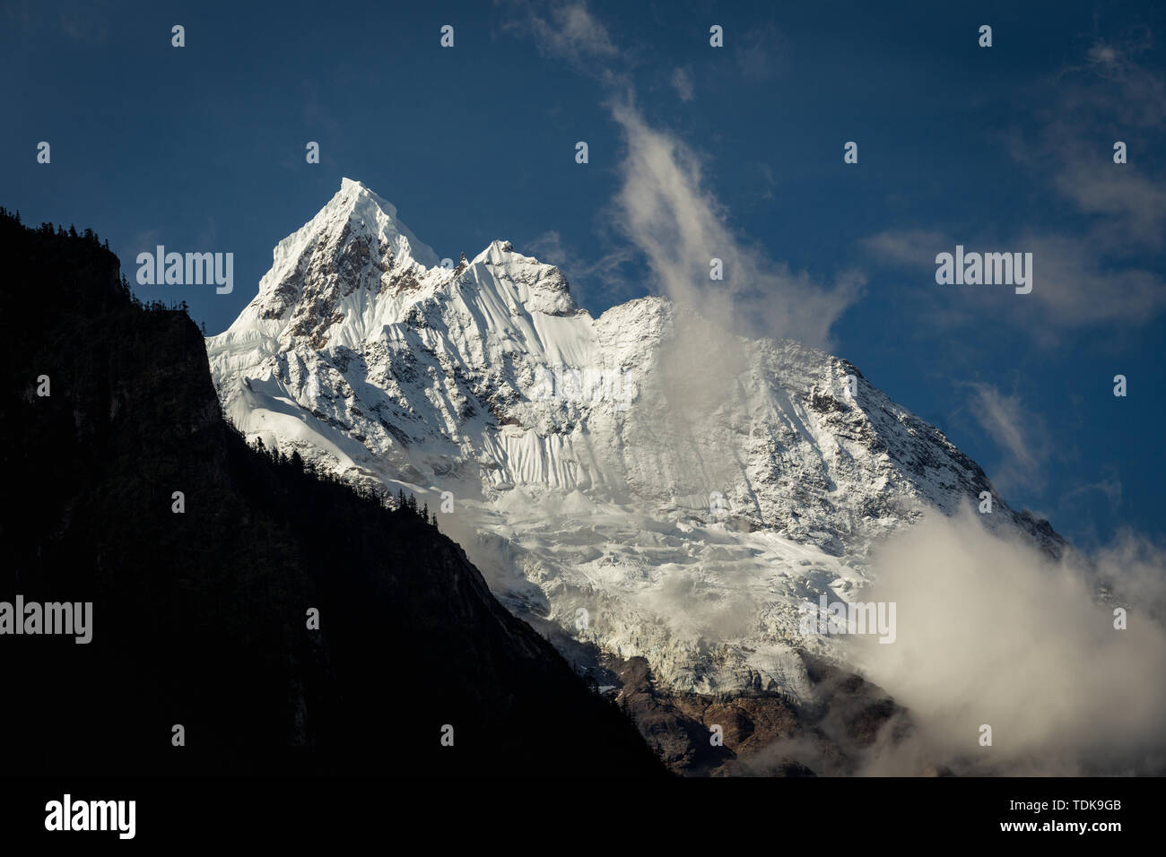 Meri snow mountains hi-res stock photography and images - Alamy