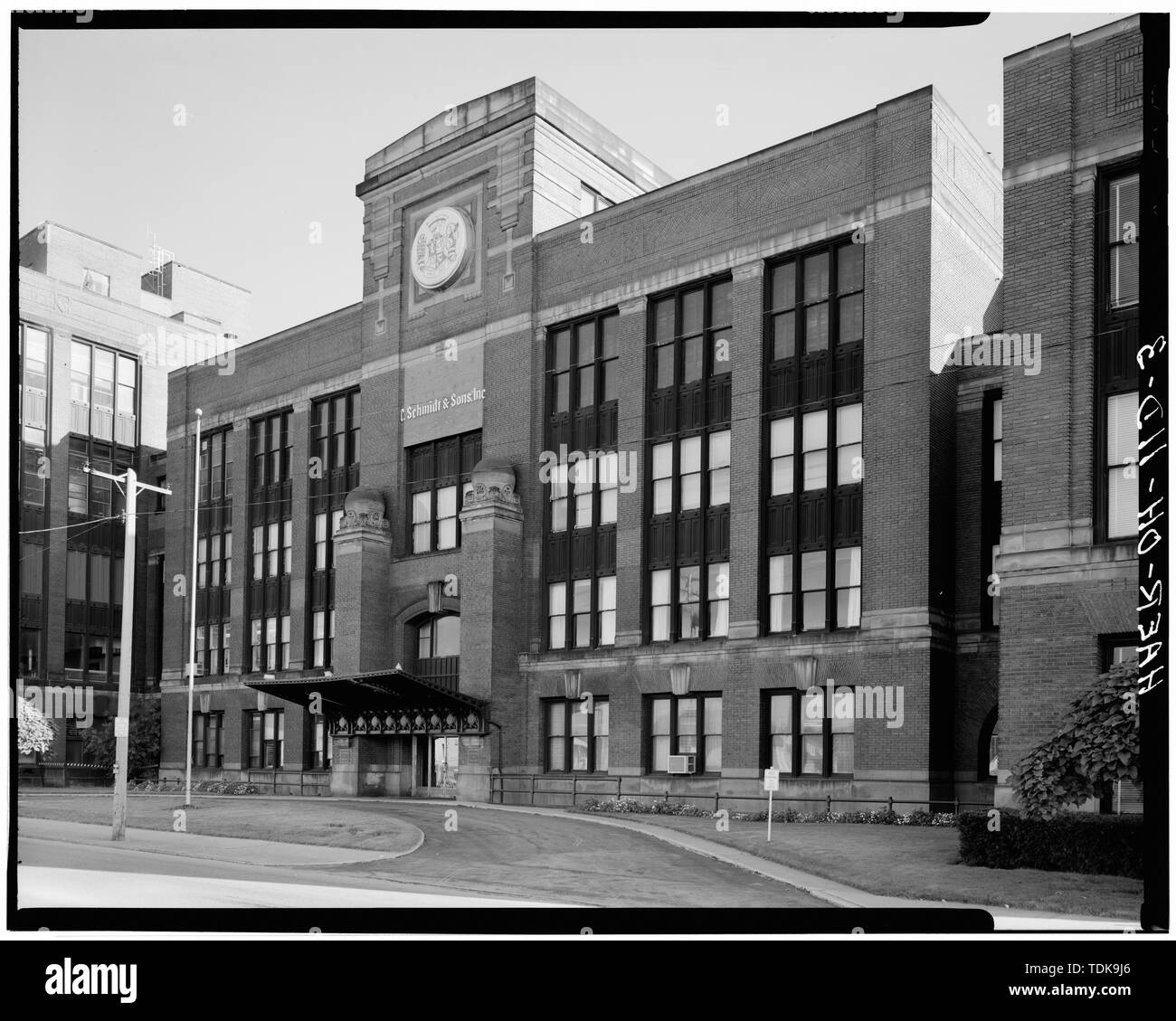Office Building facade, looking west - Peerless Motor Car Company, East ...