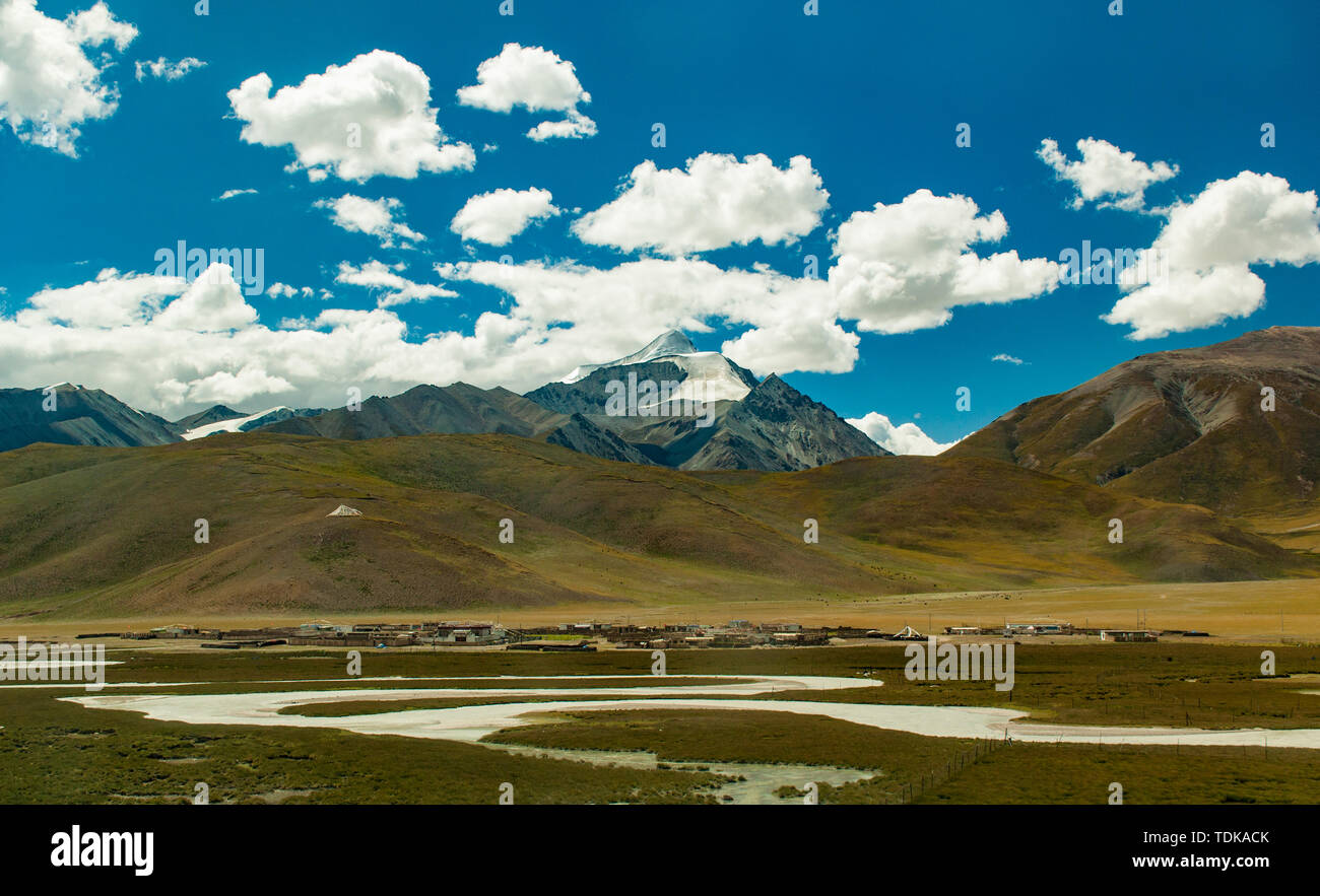 The tangula mountains hi-res stock photography and images - Alamy