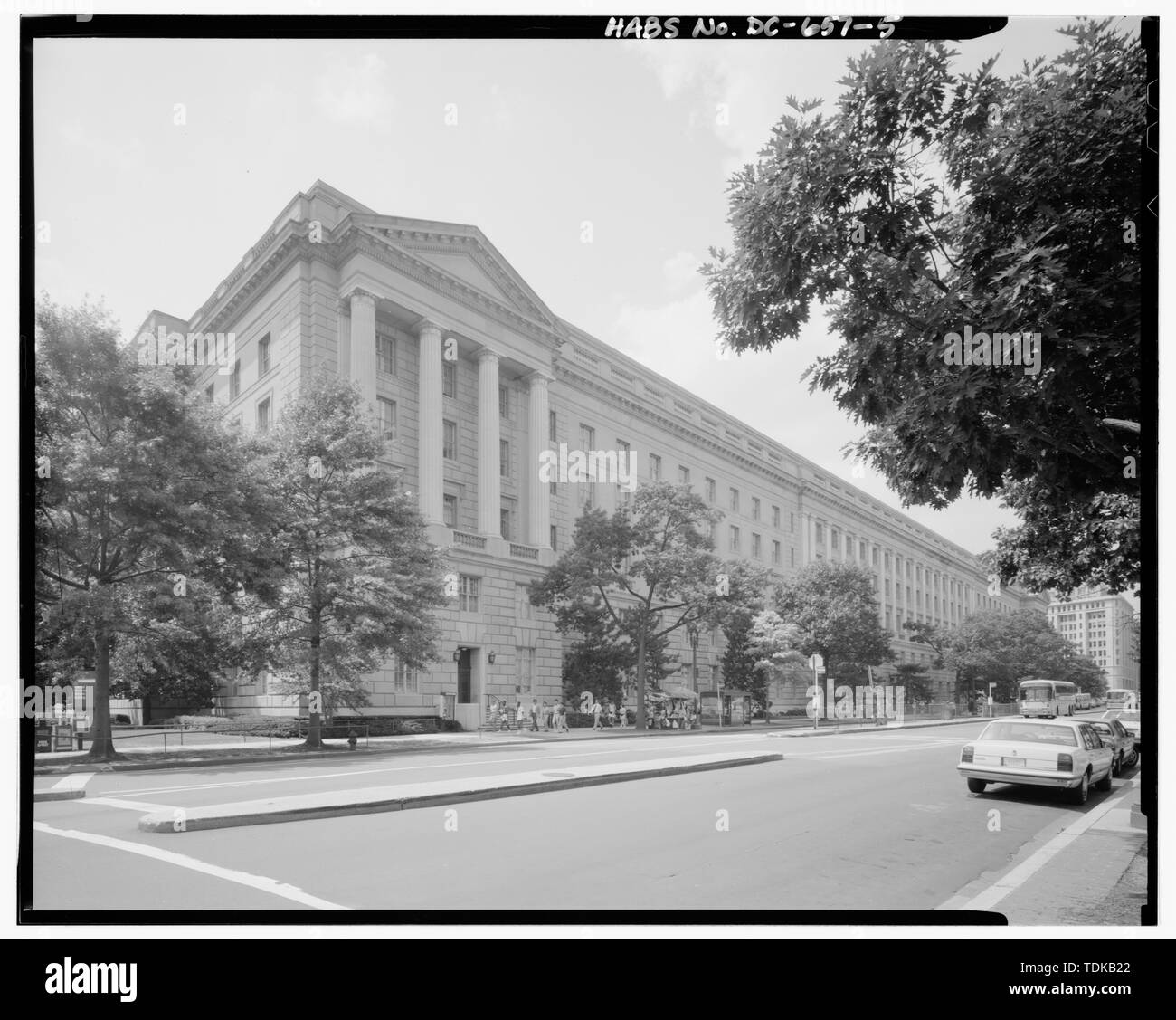1111 constitution avenue northwest hi-res stock photography and images ...
