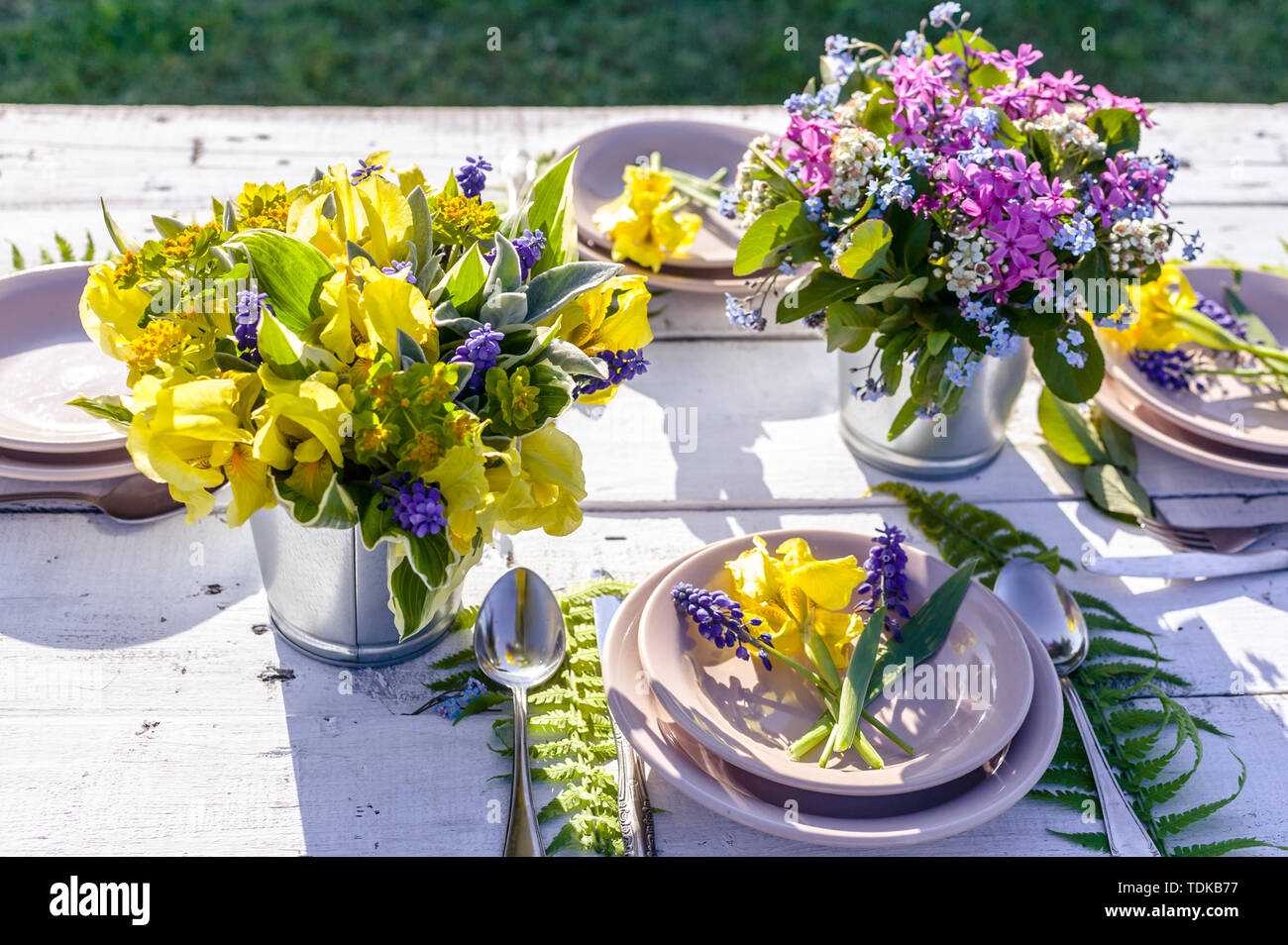 Country style wedding bouquet hi-res stock photography and images - Alamy