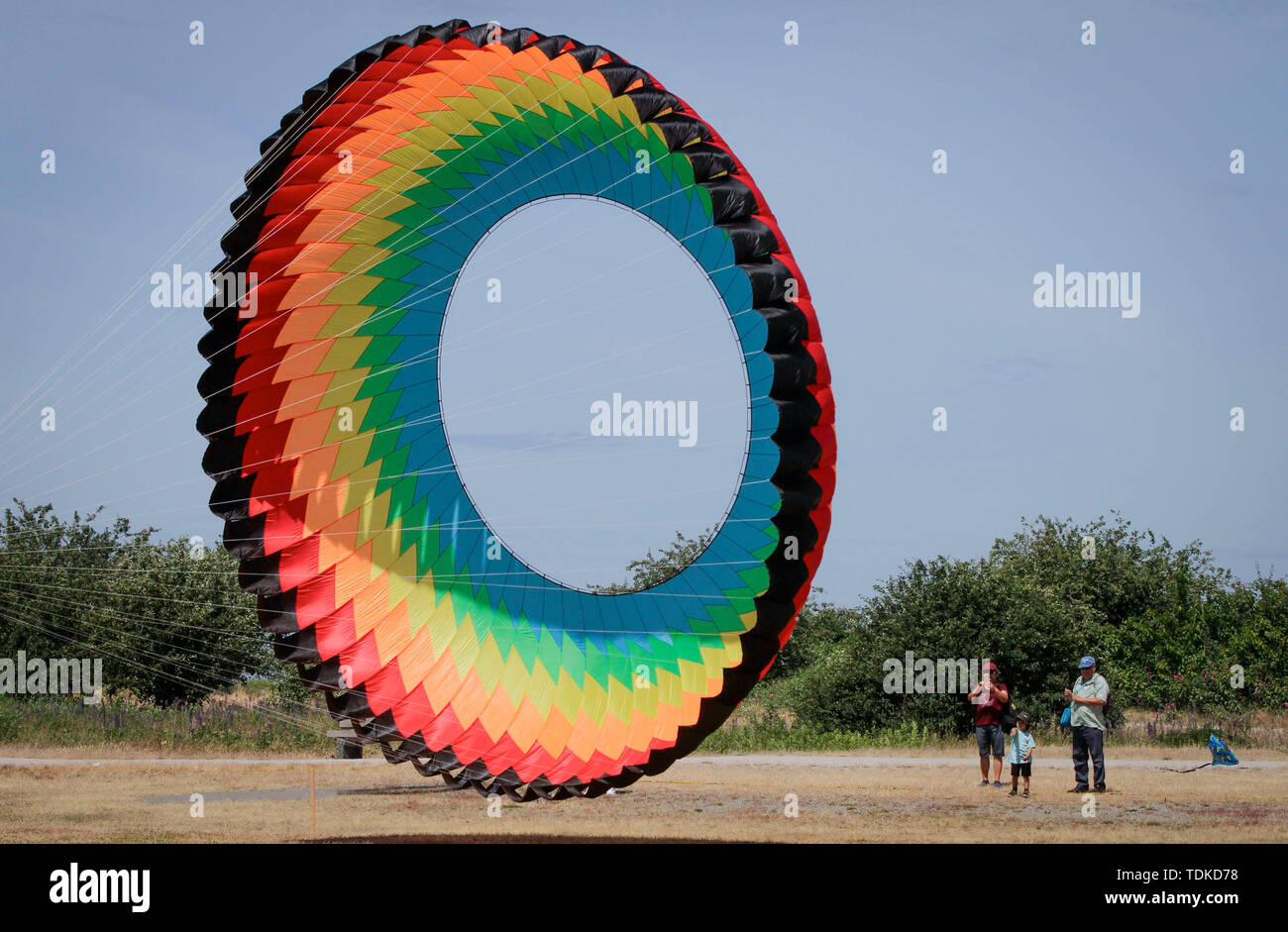 Professional kite flyers hi-res stock photography and images - Alamy