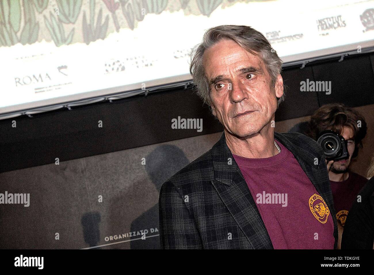 Io ballo da sola hi-res stock photography and images - Alamy