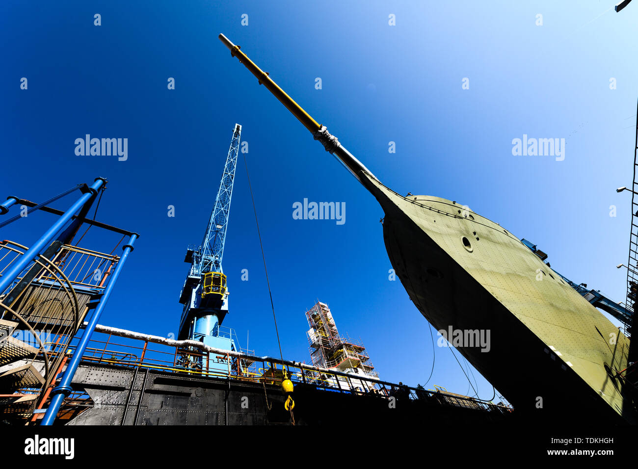 Bremerhaven, Germany. 17th June, 2019. The naval training sailing ship ...