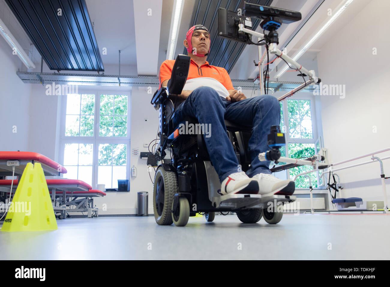 Brain computer interface hi-res stock photography and images - Alamy