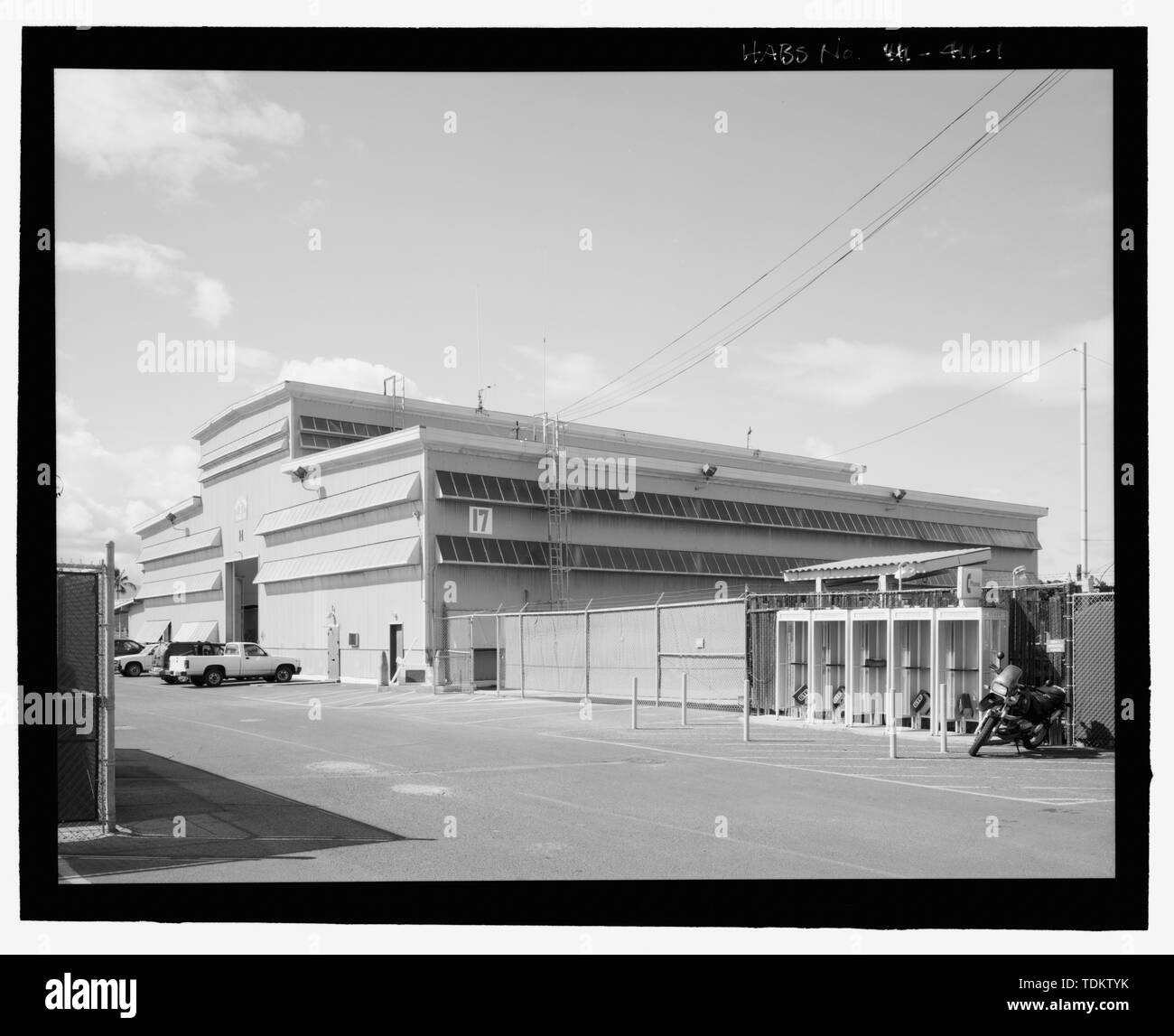 Oblique exterior view of south and east sides - U.S. Naval Base, Pearl ...
