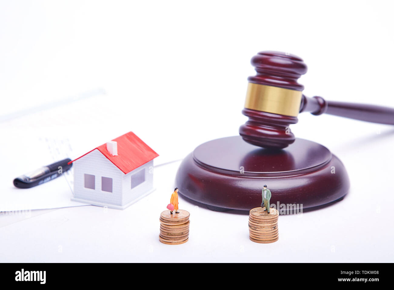 Judge hammer and house model Stock Photo - Alamy
