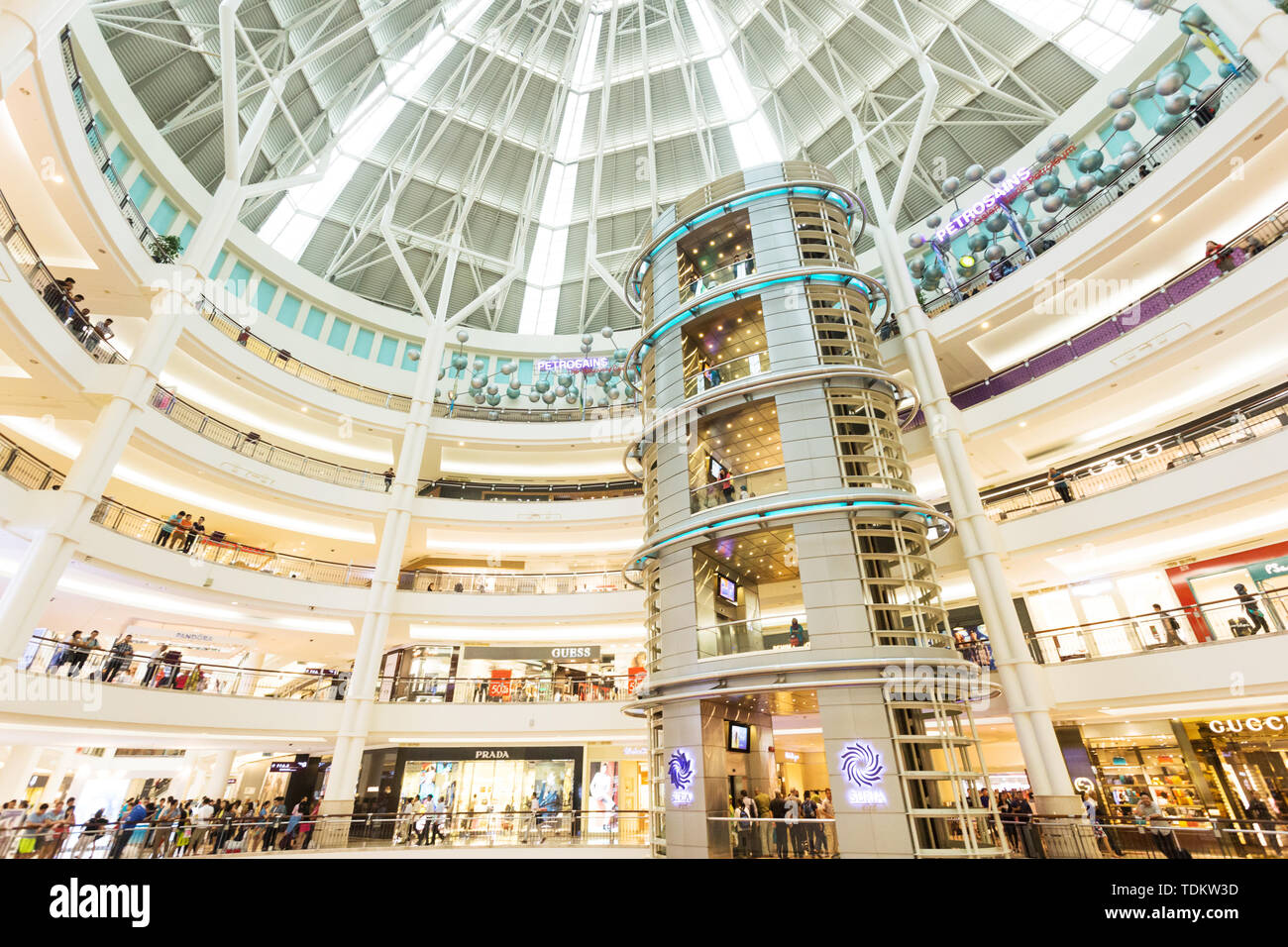 Shopping Mall Atrium Stock Photos & Shopping Mall Atrium Stock Images ...
