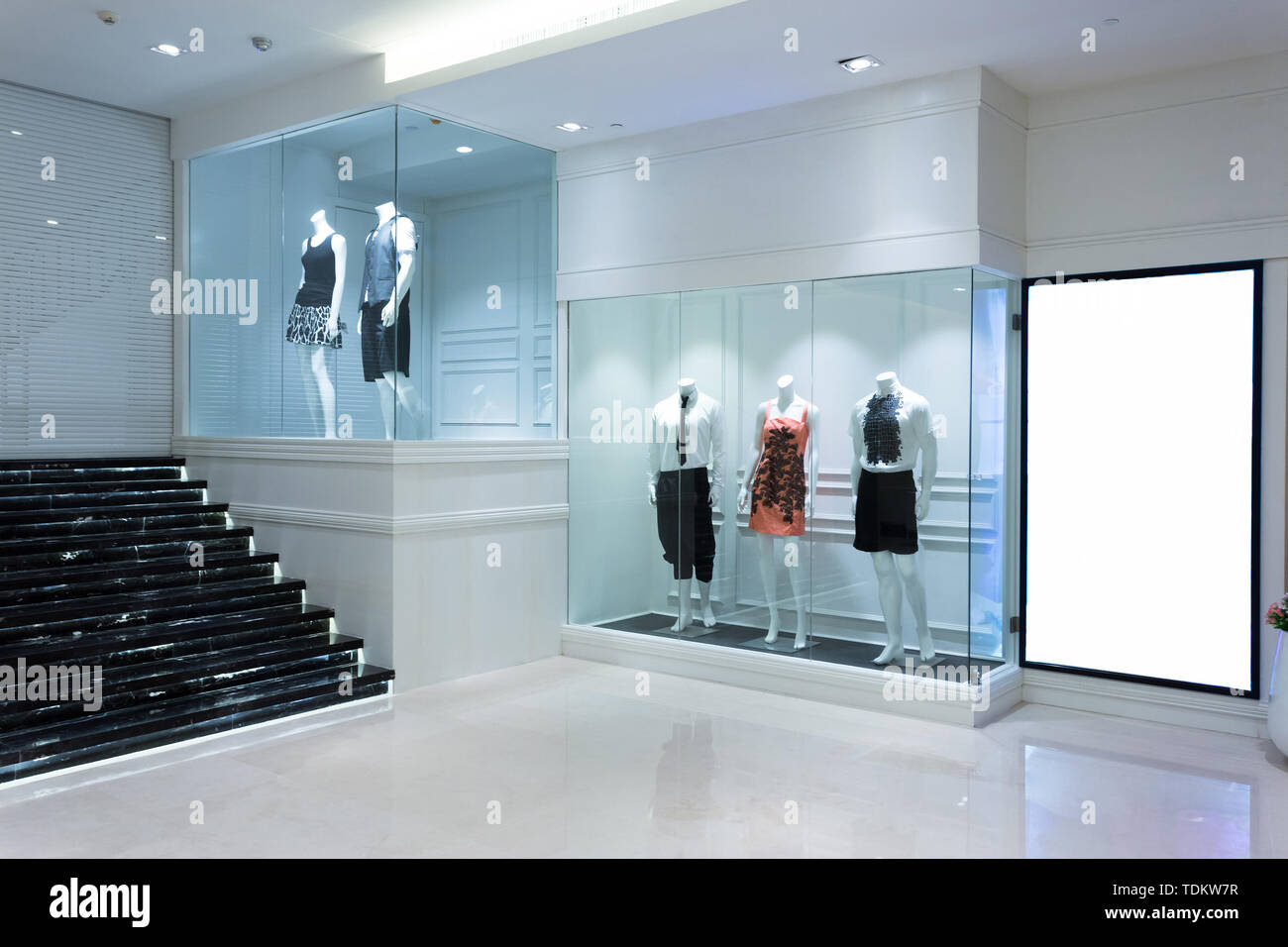 Mannequins in shopfront Stock Photo - Alamy