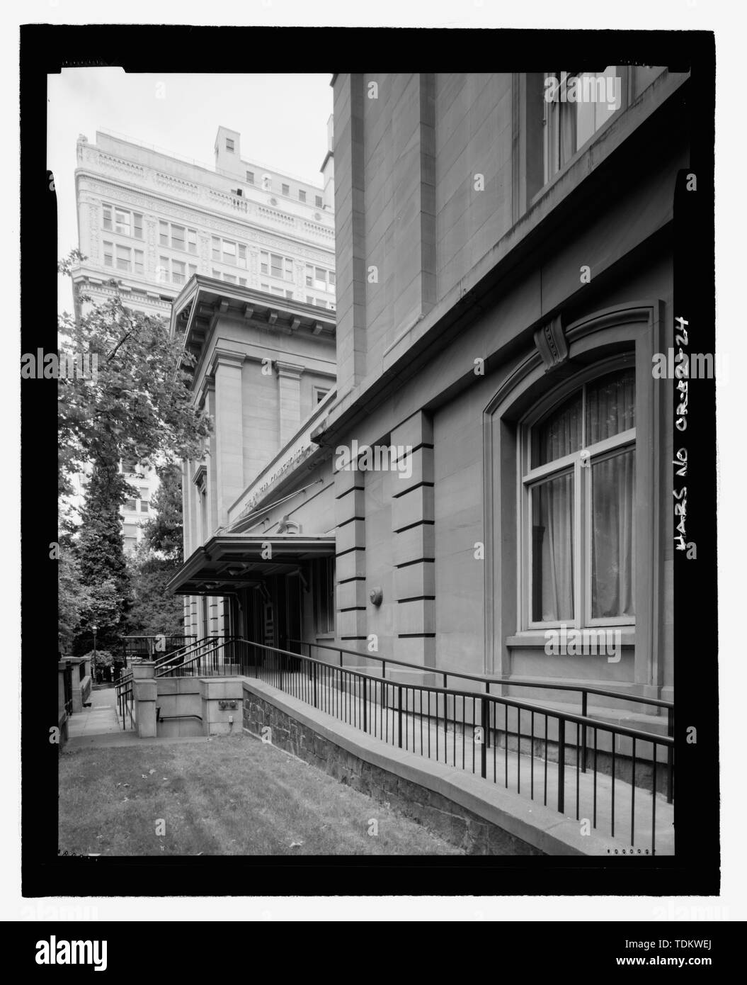 Ada ramp hi-res stock photography and images - Alamy