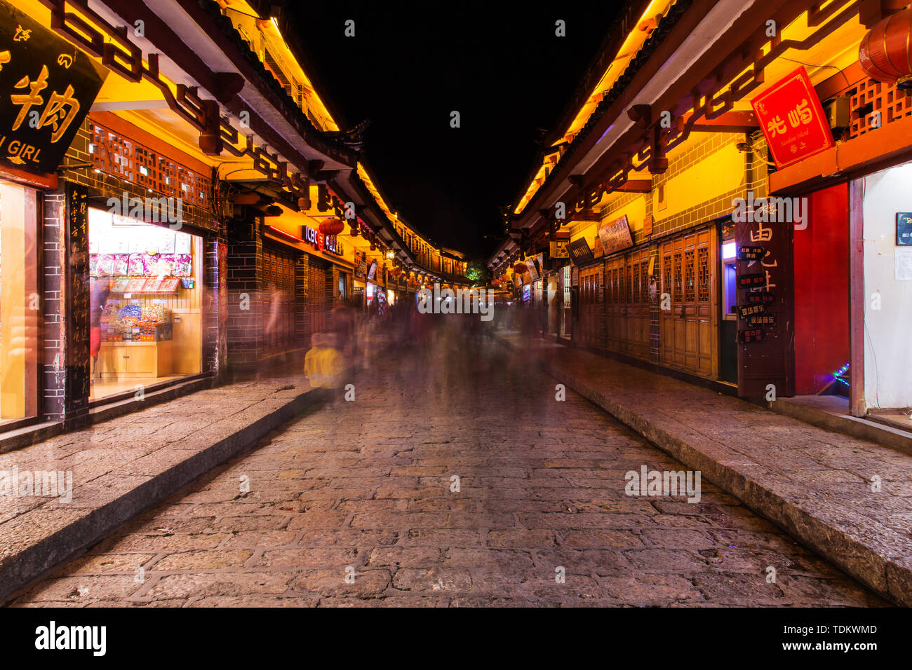 Night view of the ancient town of Lijiang Stock Photo - Alamy