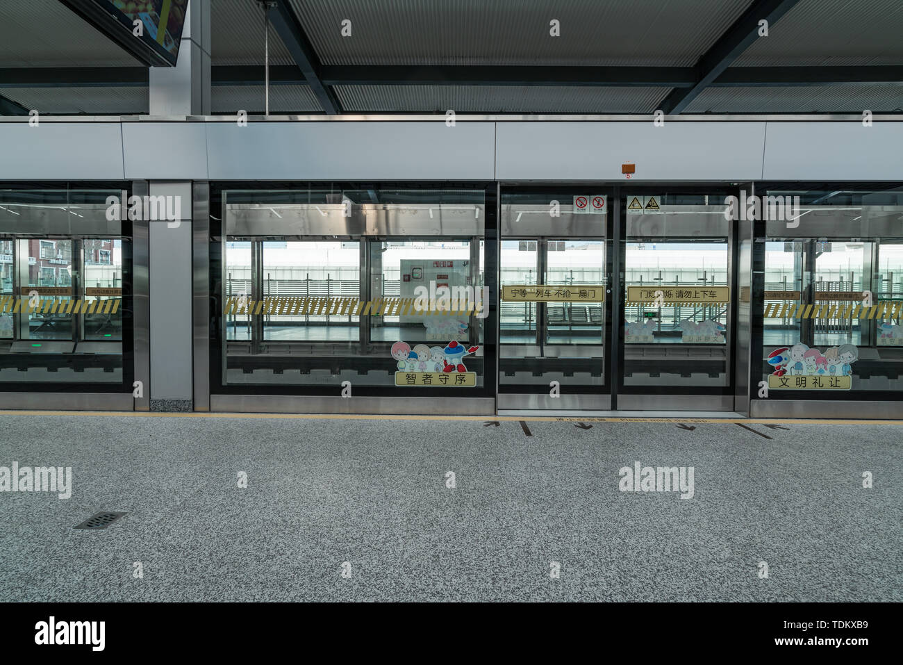 Metro waiting area Stock Photo - Alamy