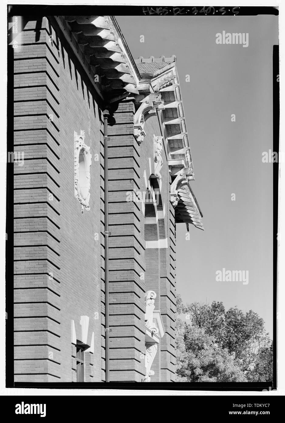Oblique view of south elevation - St. Elizabeths Hospital, Hitchcock ...