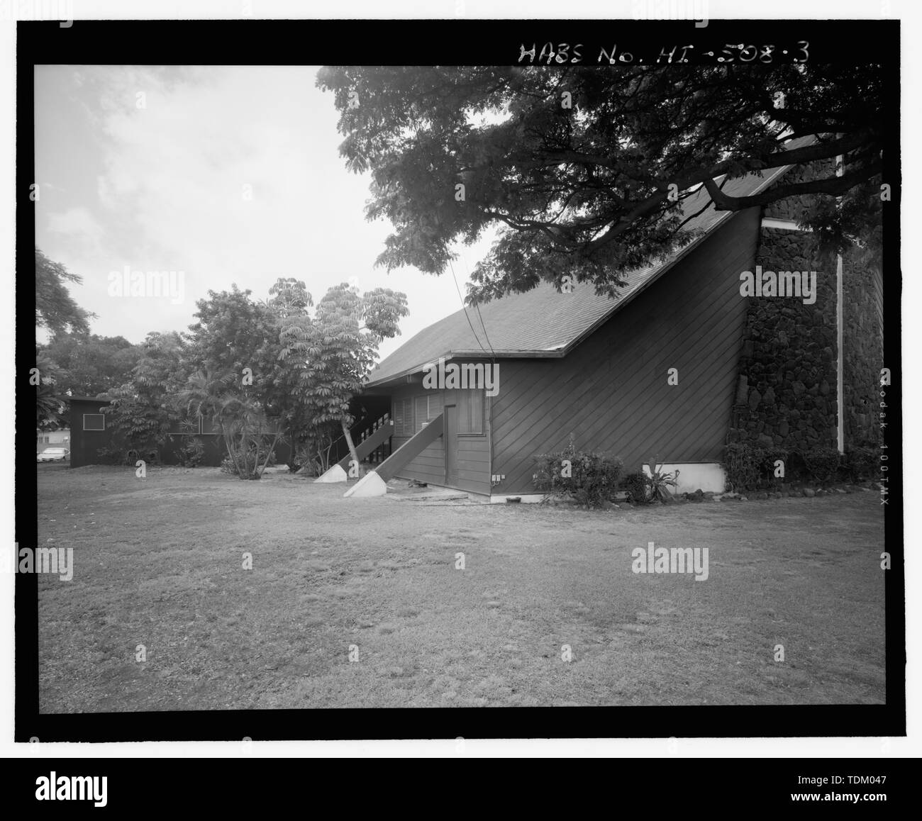 Oblique view of the northwest end of the rear facade showing structural ...