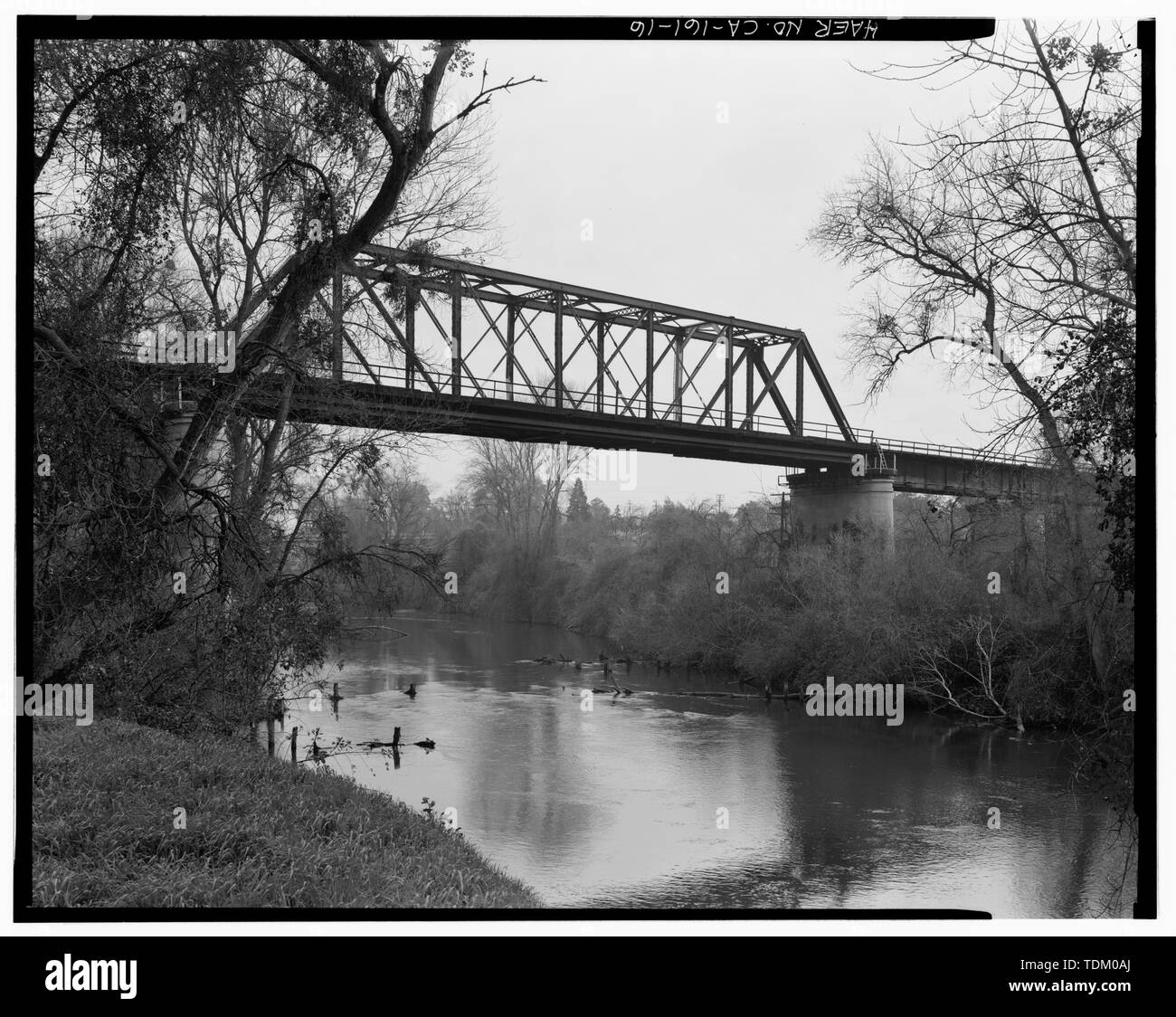 Oblique view to southeast of downstream (west) side of bridge. Remains ...