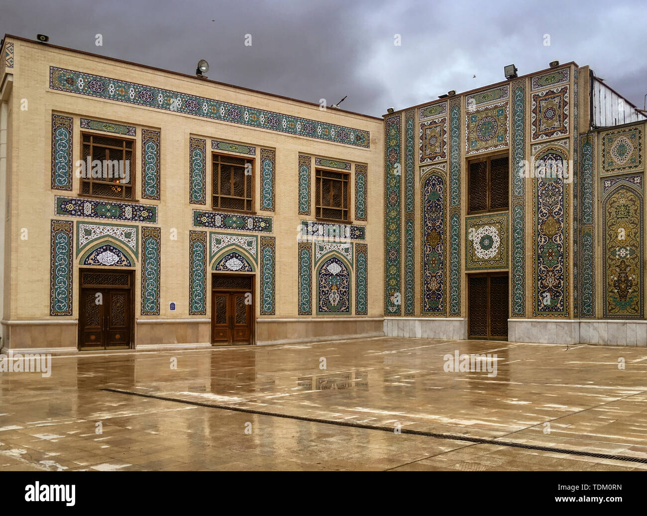 Holy place in iran hi-res stock photography and images - Alamy
