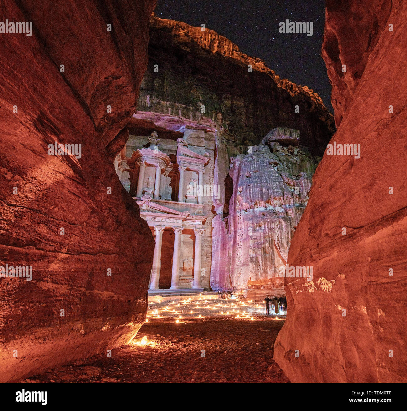 The treasury petra by candle light hi-res stock photography and images ...