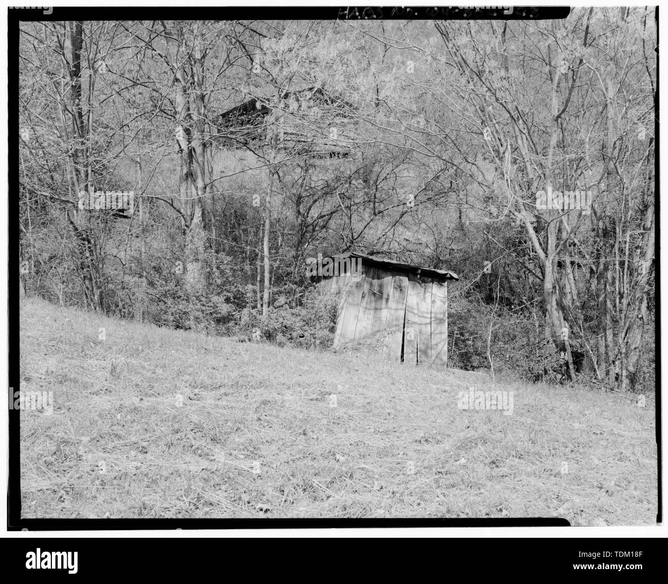 Outhouse, south elevation - Trump-Lilly Farm, Hinton, Summers County ...