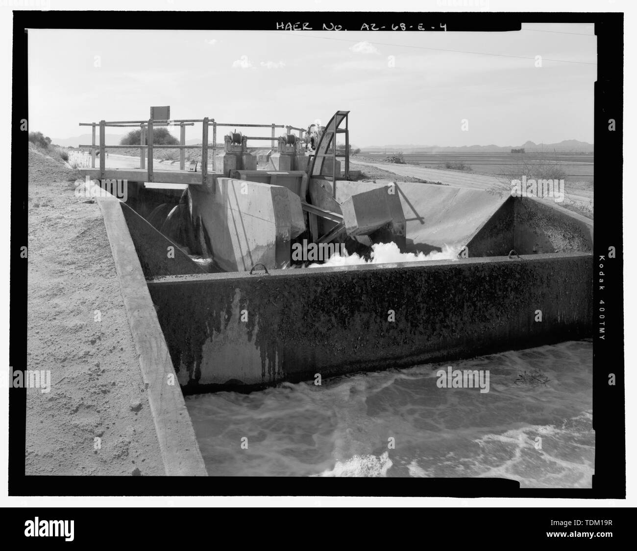 Weir mechanism Black and White Stock Photos & Images - Alamy