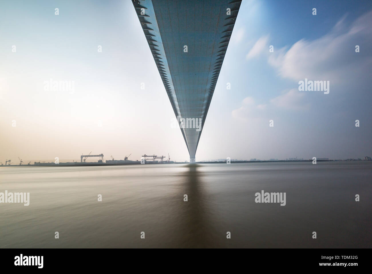 Jiangyin yangtze river bridge hi-res stock photography and images - Alamy