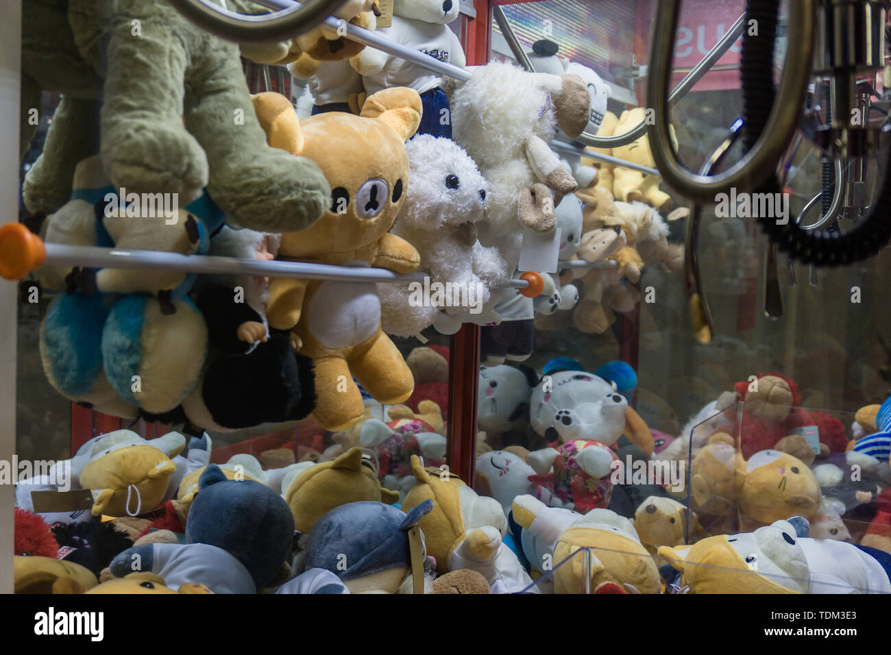 A doll-grabbing machine Stock Photo - Alamy