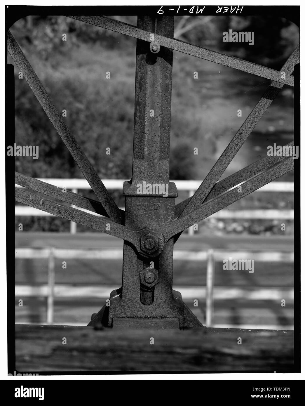 PANEL POINT SHOWING COMPENSATING LINK BETWEEN DIAGONAL TENSION MEMBERS ...