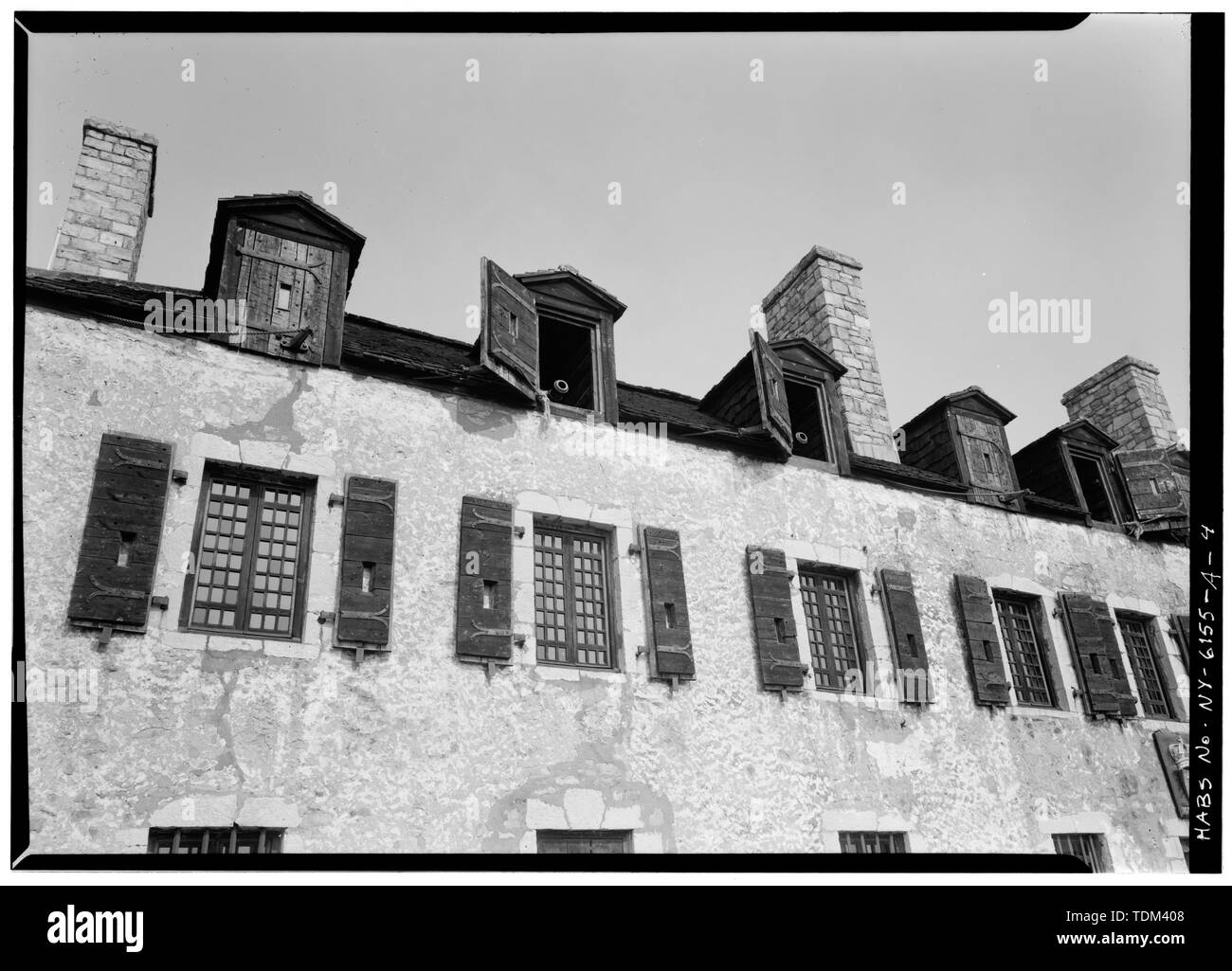 PARADE FRONT, SHOWING SECOND FLOOR WINDOWS AND GUN DECK DORMERS - Fort ...