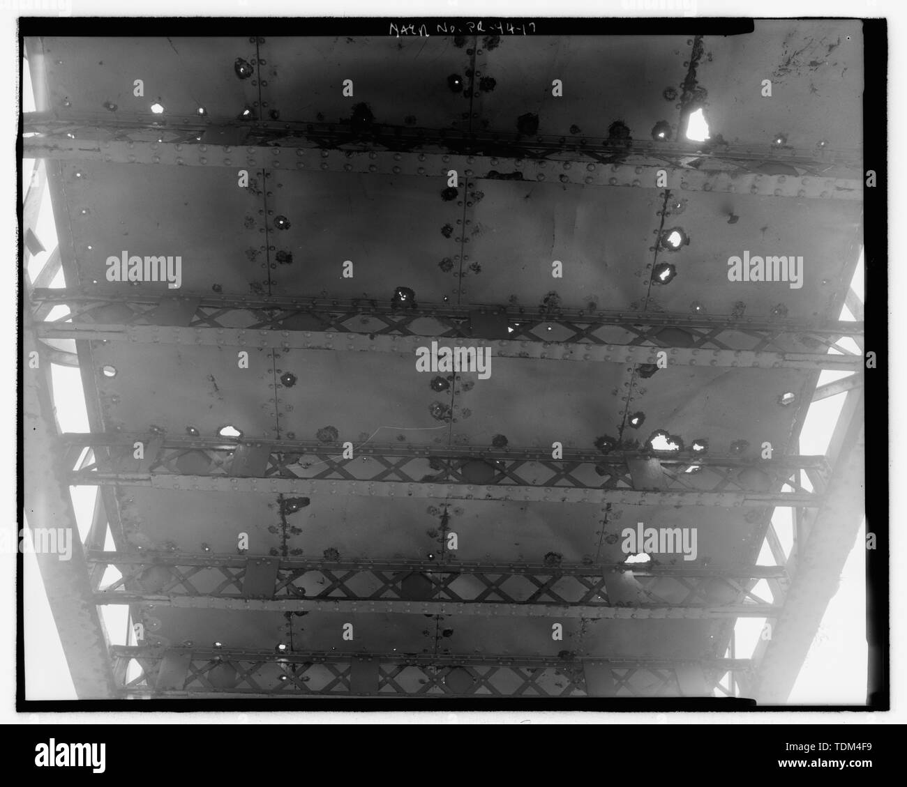 PARTIAL BOTTOM VIEW, SHOWING THE JOISTS AND THE DOMED DECK. - Puente ...