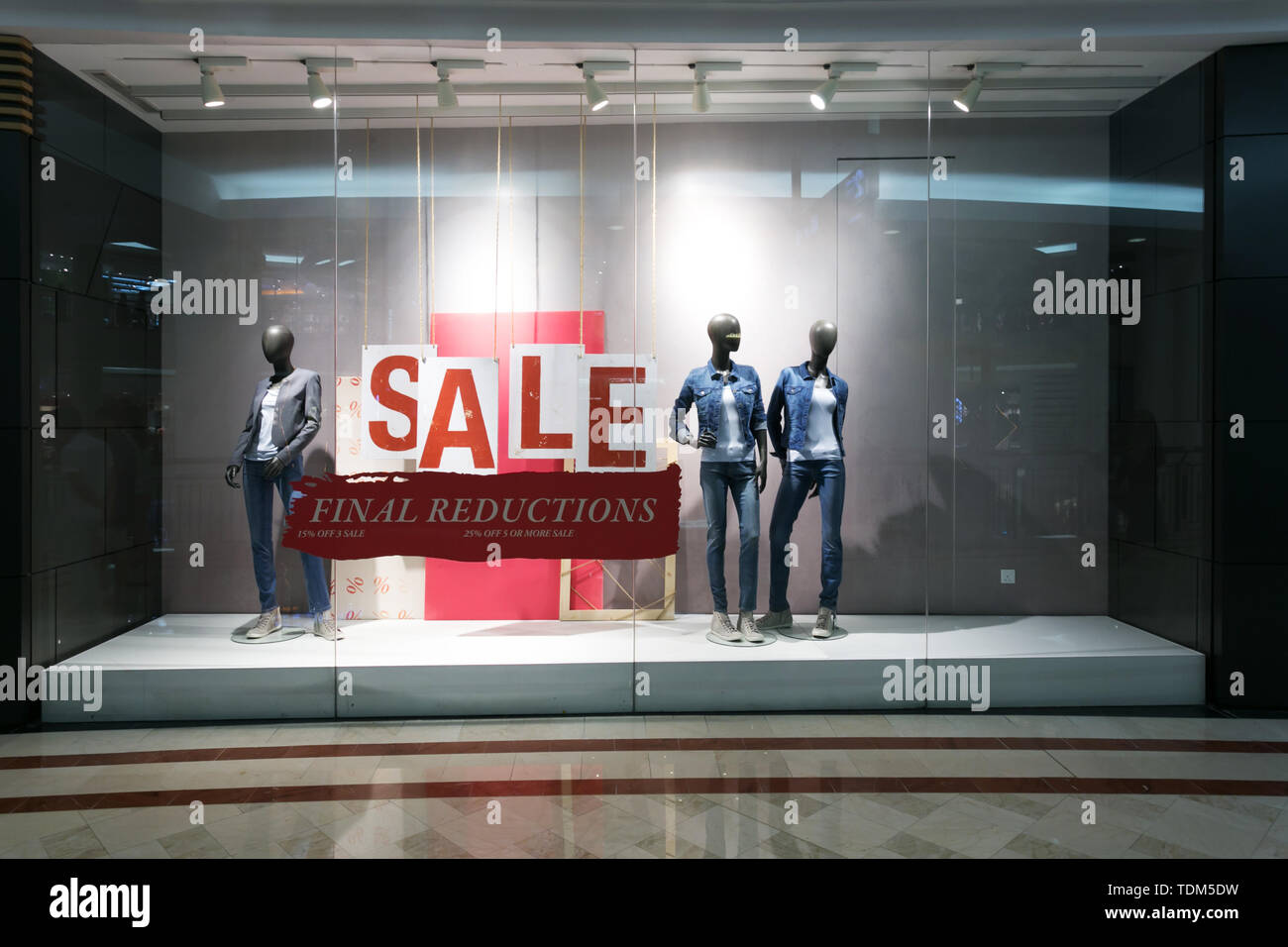 fashion clothes shop display window and sale sign Stock Photo - Alamy