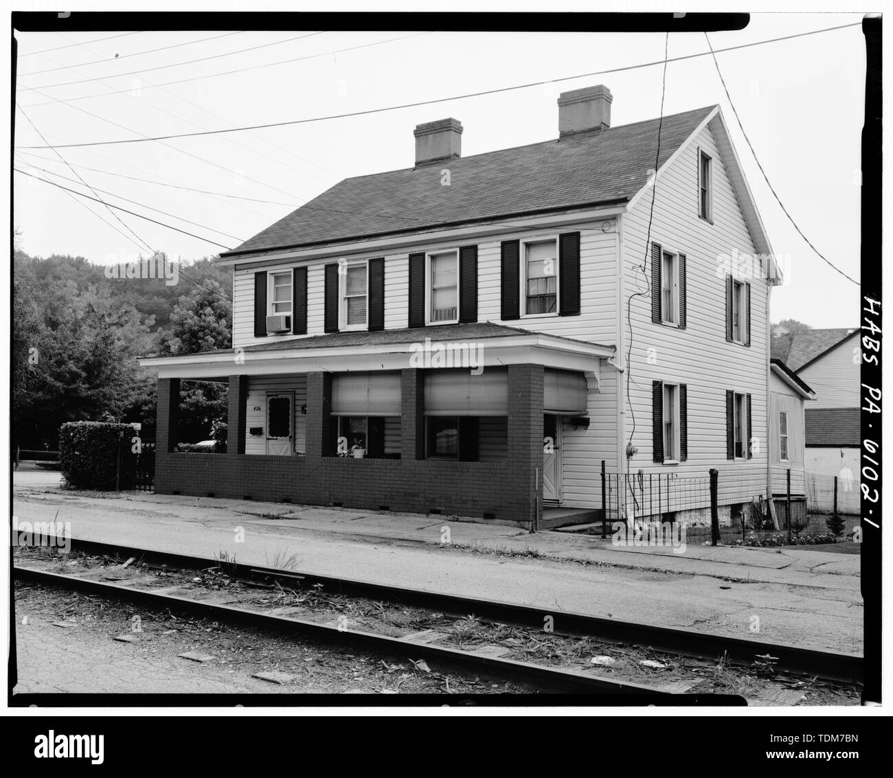 PERSPECTIVE VIEW OF NORTH (FRONT) AND WEST, LOOKING SOUTHWEST - 424-26 ...