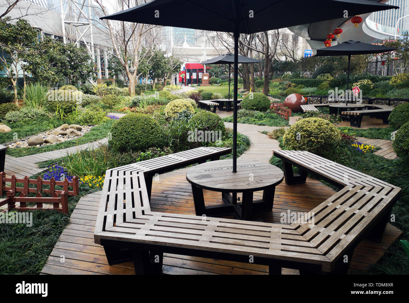 Backyard garden deck porch luxury hi-res stock photography and images ...