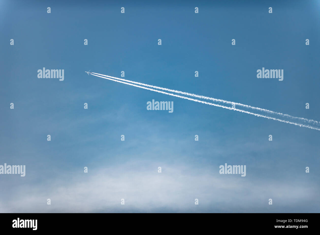Nice flying weather hi-res stock photography and images - Alamy