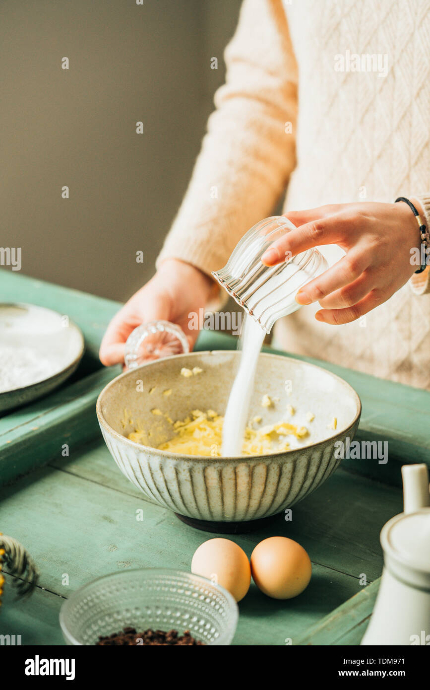 Cake making process hi-res stock photography and images - Alamy