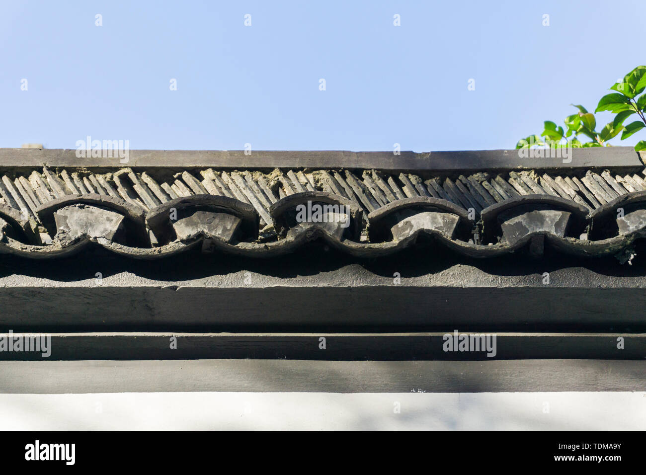 Eaves tile hi-res stock photography and images - Alamy