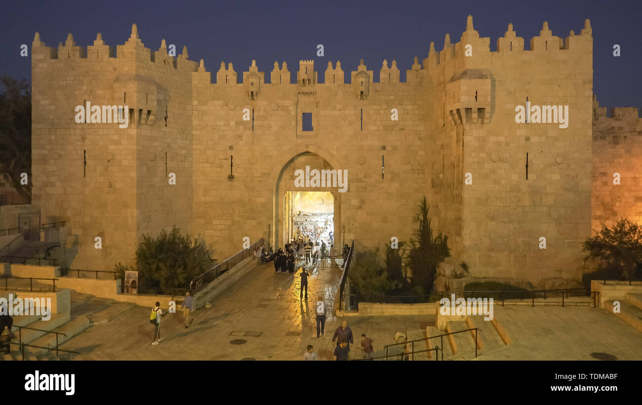 Ancient city wall damascus hi-res stock photography and images - Alamy