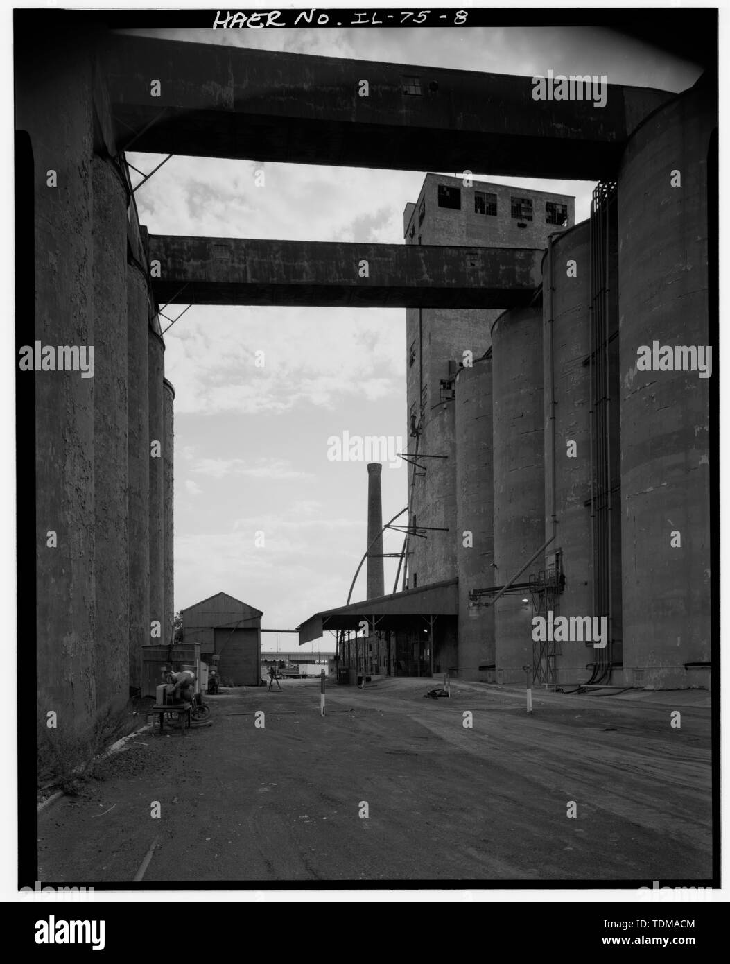 PASSAGE BETWEEN SILOS LOOKING WEST. - Santa Fe Railroad, Grain Elevator ...