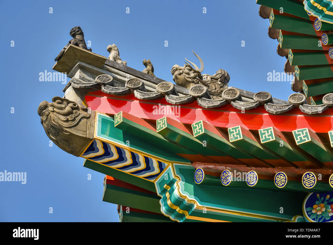Chinese architecture and palace attic hi-res stock photography and ...